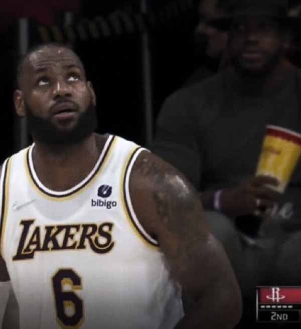 NBA: Clone de LeBron James visto em jogo do Lakers tem identidade revelada